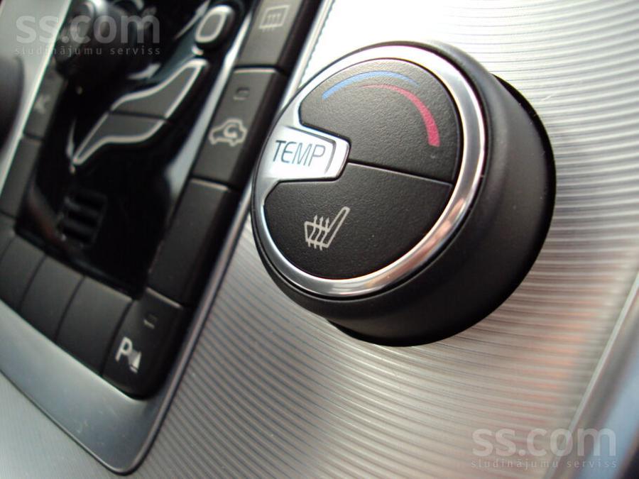 Grey Volvo V60 2013 in Riga, with an engine capacity of 2.40 L and mileage of 219 thousand km for 9400 €, photo 10 on AUTOMOTO.COM.LV