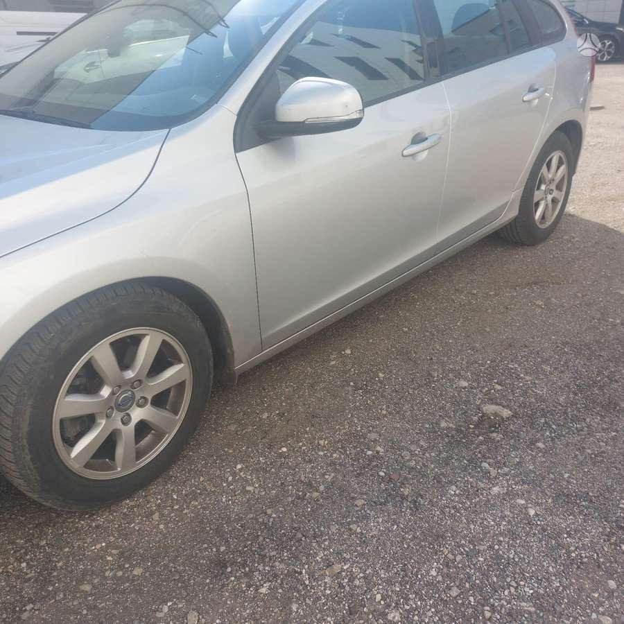 Pelēks Volvo V60 2013 Panevēža, ar dzinēja tilpumu 1.56 L un nobraukumu 243 tūkst. km par 4800 €, foto 3 vietnē AUTOMOTO.COM.LV