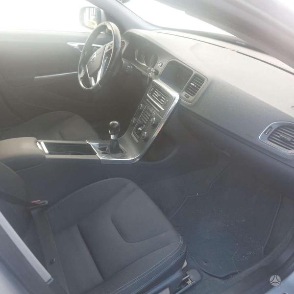 Grey Volvo V60 2013 in Panevezys, with an engine capacity of 1.56 L and mileage of 243 thousand km for 4800 €, photo 6 on AUTOMOTO.COM.LV