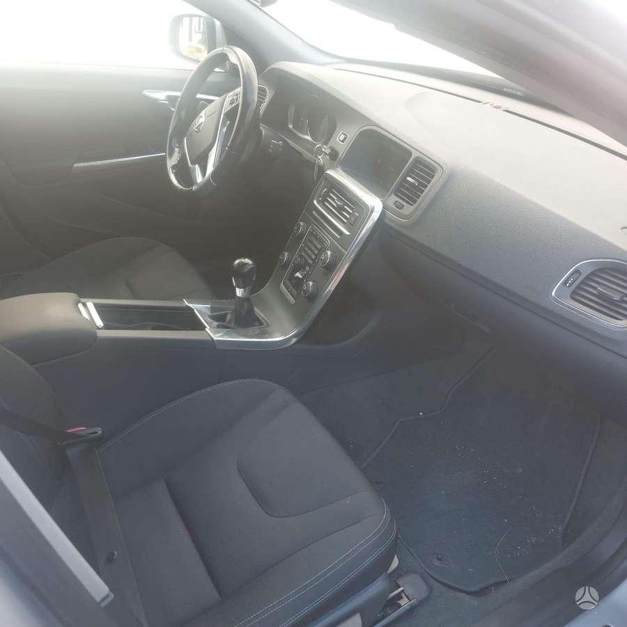 Pelēks Volvo V60 2013 Panevēža, ar dzinēja tilpumu 1.56 L un nobraukumu 243 tūkst. km par 4800 €, foto 7 vietnē AUTOMOTO.COM.LV