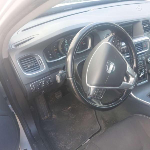 Grey Volvo V60 2013 in Panevezys, with an engine capacity of 1.56 L and mileage of 243 thousand km for 4800 €, photo 7 on AUTOMOTO.COM.LV