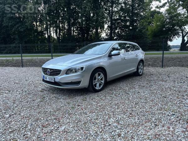 Grey Volvo V60 2013 in Cesis, with an engine capacity of 1.60 L and mileage of 0 thousand km for 5700 €, photo 1 on AUTOMOTO.COM.LV