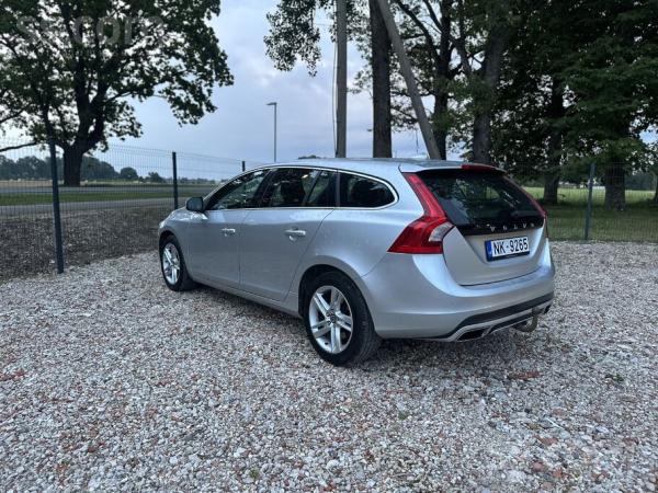 Grey Volvo V60 2013 in Cesis, with an engine capacity of 1.60 L and mileage of 0 thousand km for 5700 €, photo 4 on AUTOMOTO.COM.LV