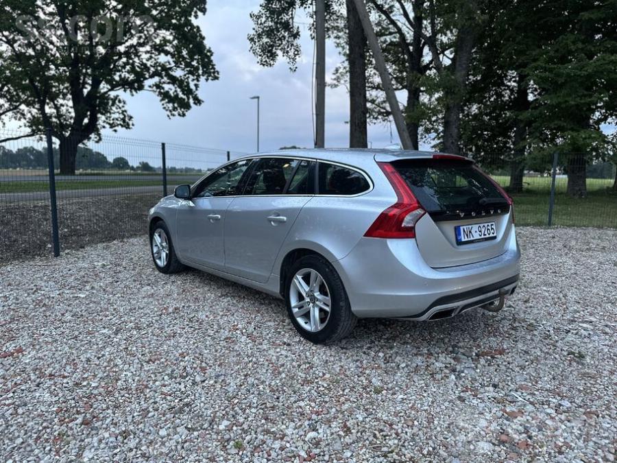 Pelēks Volvo V60 2013 Cēsis, ar dzinēja tilpumu 1.60 L un nobraukumu 0 tūkst. km par 5700 €, foto 5 vietnē AUTOMOTO.COM.LV