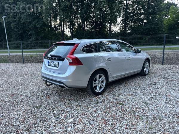 Grey Volvo V60 2013 in Cesis, with an engine capacity of 1.60 L and mileage of 0 thousand km for 5700 €, photo 5 on AUTOMOTO.COM.LV