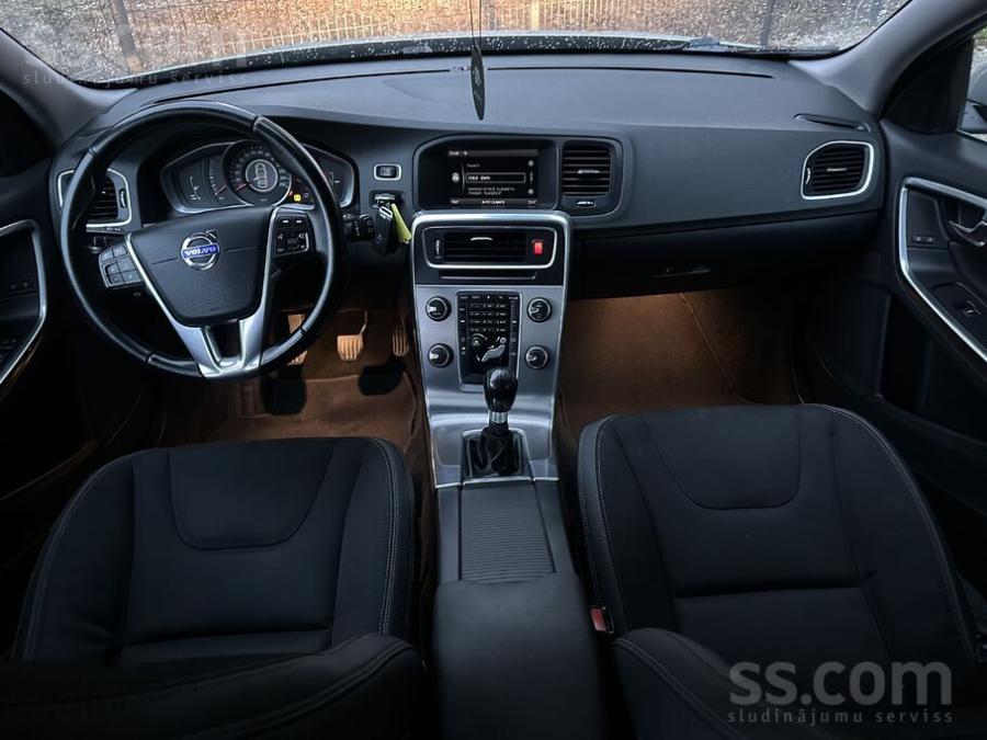 Pelēks Volvo V60 2013 Cēsis, ar dzinēja tilpumu 1.60 L un nobraukumu 0 tūkst. km par 5700 €, foto 8 vietnē AUTOMOTO.COM.LV