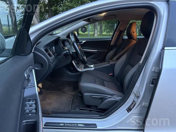 Grey Volvo V60 2013 in Cesis, with an engine capacity of 1.60 L and mileage of 0 thousand km for 5700 €, photo 10 on AUTOMOTO.COM.LV