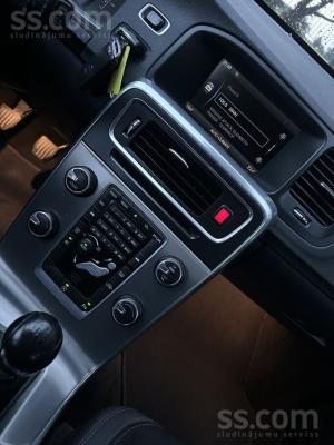 Pelēks Volvo V60 2013 Cēsis, ar dzinēja tilpumu 1.60 L un nobraukumu 0 tūkst. km par 5700 €, foto 21 vietnē AUTOMOTO.COM.LV