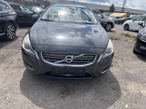 Grey Volvo V60 2013 in Kaunas, with an engine capacity of 1.56 L and mileage of 290 thousand km for 5100 €, photo 1 on AUTOMOTO.COM.LV