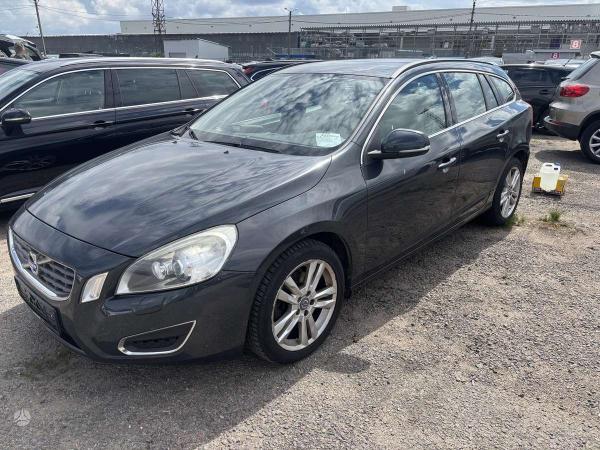 Grey Volvo V60 2013 in Kaunas, with an engine capacity of 1.56 L and mileage of 290 thousand km for 5100 €, photo 3 on AUTOMOTO.COM.LV