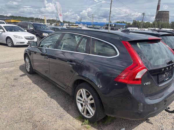 Grey Volvo V60 2013 in Kaunas, with an engine capacity of 1.56 L and mileage of 290 thousand km for 5100 €, photo 4 on AUTOMOTO.COM.LV