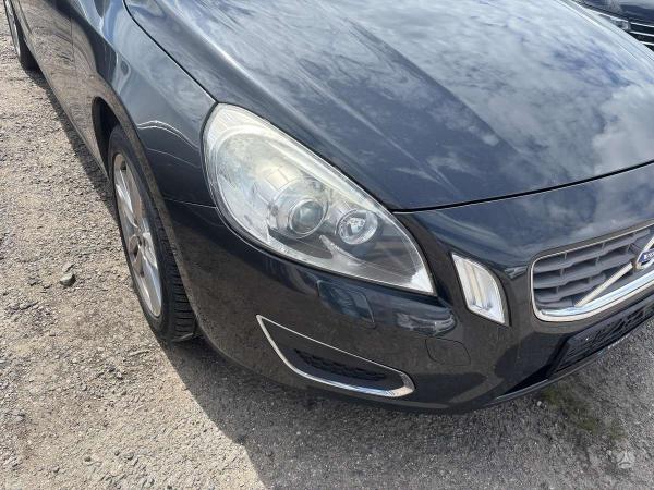 Grey Volvo V60 2013 in Kaunas, with an engine capacity of 1.56 L and mileage of 290 thousand km for 5100 €, photo 7 on AUTOMOTO.COM.LV