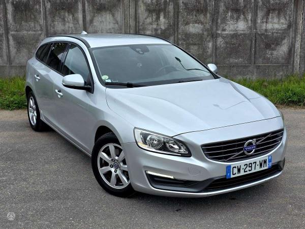 Grey Volvo V60 2013 in Siauliai, with an engine capacity of 1.98 L and mileage of 230 thousand km for 6200 €, photo 1 on AUTOMOTO.COM.LV