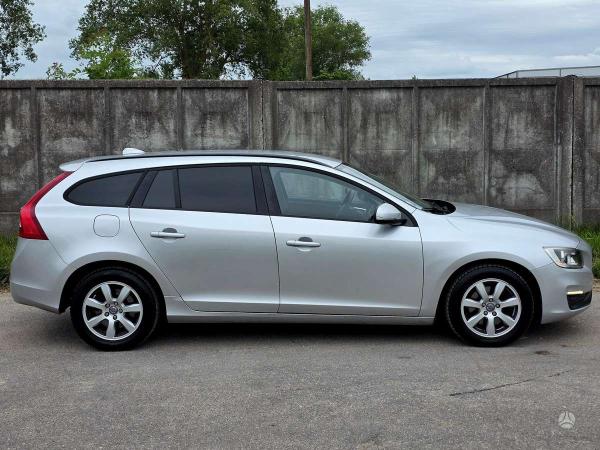 Grey Volvo V60 2013 in Siauliai, with an engine capacity of 1.98 L and mileage of 230 thousand km for 6200 €, photo 2 on AUTOMOTO.COM.LV