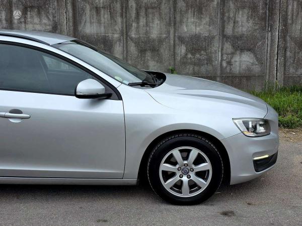 Grey Volvo V60 2013 in Siauliai, with an engine capacity of 1.98 L and mileage of 230 thousand km for 6200 €, photo 3 on AUTOMOTO.COM.LV