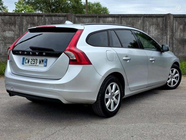 Grey Volvo V60 2013 in Siauliai, with an engine capacity of 1.98 L and mileage of 230 thousand km for 6200 €, photo 5 on AUTOMOTO.COM.LV