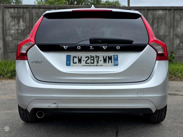Grey Volvo V60 2013 in Siauliai, with an engine capacity of 1.98 L and mileage of 230 thousand km for 6200 €, photo 6 on AUTOMOTO.COM.LV