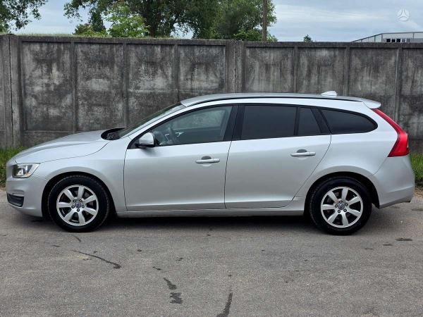 Grey Volvo V60 2013 in Siauliai, with an engine capacity of 1.98 L and mileage of 230 thousand km for 6200 €, photo 8 on AUTOMOTO.COM.LV