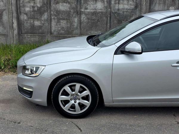 Grey Volvo V60 2013 in Siauliai, with an engine capacity of 1.98 L and mileage of 230 thousand km for 6200 €, photo 9 on AUTOMOTO.COM.LV
