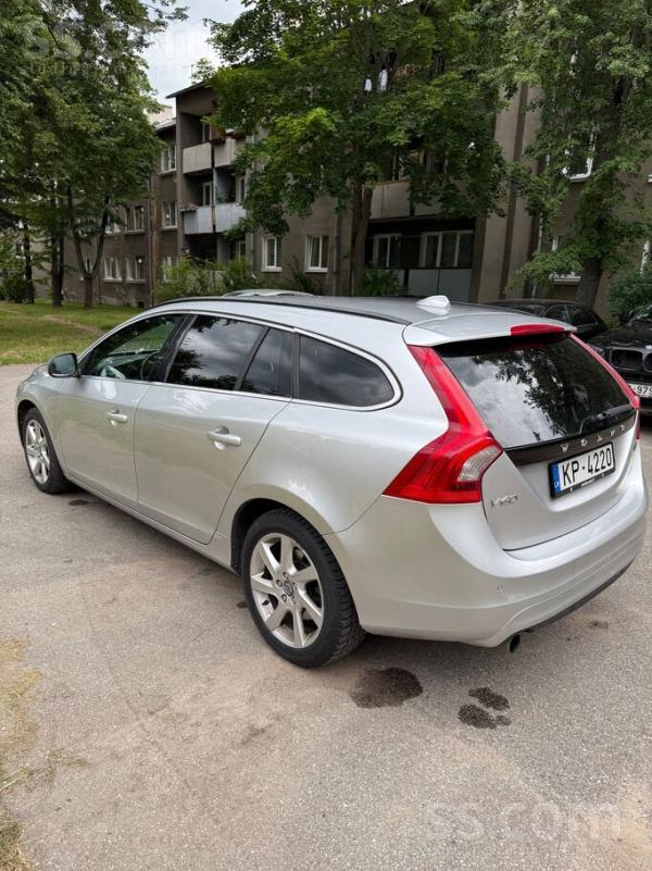 Grey Volvo V60 2013 in Daugavpils, with an engine capacity of 2.00 L and mileage of 285 thousand km for 5000 €, photo 2 on AUTOMOTO.COM.LV