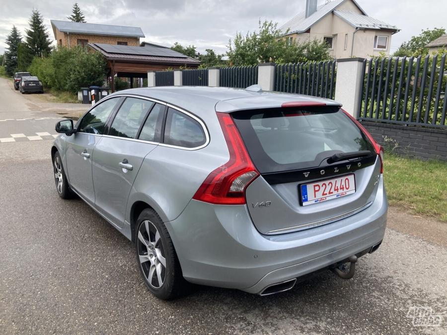 Grey Volvo V60 2013 in Vilnius, with an engine capacity of 2.40 L and mileage of 290 thousand km for 5850 €, photo 5 on AUTOMOTO.COM.LV
