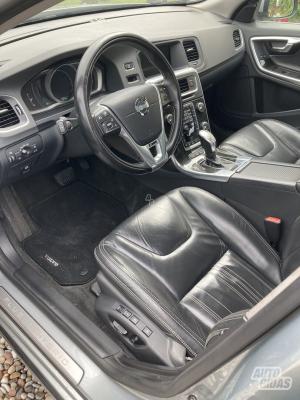 Grey Volvo V60 2013 in Vilnius, with an engine capacity of 2.40 L and mileage of 290 thousand km for 5850 €, photo 6 on AUTOMOTO.COM.LV