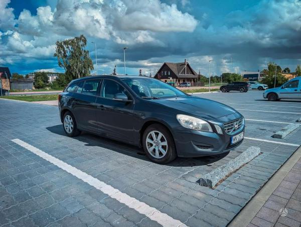Pelēks Volvo V60 2013 Jelgava, ar dzinēja tilpumu 1.56 L un nobraukumu 335 tūkst. km par 4900 €, foto 1 vietnē AUTOMOTO.COM.LV