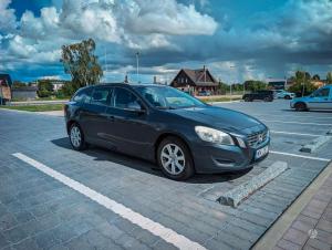 Grey Volvo V60 2013 in Jelgava, with an engine capacity of 1.56 L and mileage of 335 thousand km for 4900 €, photo  on AUTOMOTO.COM.LV