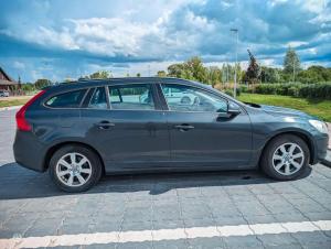 Pelēks Volvo V60 2013 Jelgava, ar dzinēja tilpumu 1.56 L un nobraukumu 335 tūkst. km par 4900 €, foto 3 vietnē AUTOMOTO.COM.LV