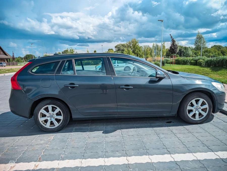 Pelēks Volvo V60 2013 Jelgava, ar dzinēja tilpumu 1.56 L un nobraukumu 335 tūkst. km par 4900 €, foto 3 vietnē AUTOMOTO.COM.LV