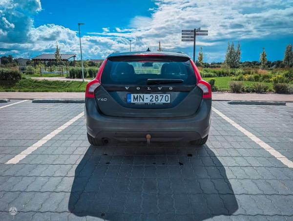 Pelēks Volvo V60 2013 Jelgava, ar dzinēja tilpumu 1.56 L un nobraukumu 335 tūkst. km par 4900 €, foto 3 vietnē AUTOMOTO.COM.LV