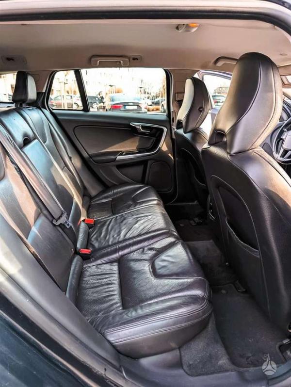 Pelēks Volvo V60 2013 Jelgava, ar dzinēja tilpumu 1.56 L un nobraukumu 335 tūkst. km par 4900 €, foto 7 vietnē AUTOMOTO.COM.LV