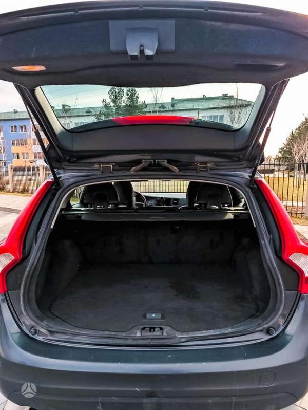 Pelēks Volvo V60 2013 Jelgava, ar dzinēja tilpumu 1.56 L un nobraukumu 335 tūkst. km par 4900 €, foto 8 vietnē AUTOMOTO.COM.LV