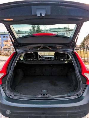 Pelēks Volvo V60 2013 Jelgava, ar dzinēja tilpumu 1.56 L un nobraukumu 335 tūkst. km par 4900 €, foto 9 vietnē AUTOMOTO.COM.LV