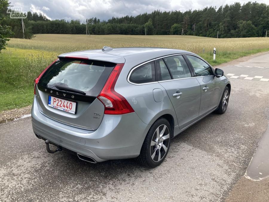 Grey Volvo V60 2013 in Vilnius, with an engine capacity of 2.40 L and mileage of 290 thousand km for 5849 €, photo 3 on AUTOMOTO.COM.LV