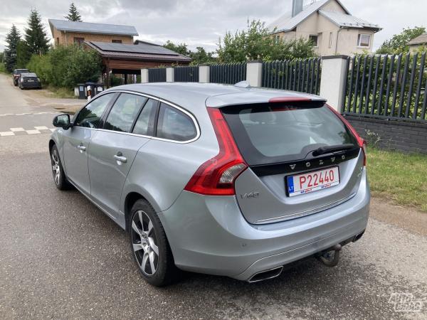Grey Volvo V60 2013 in Vilnius, with an engine capacity of 2.40 L and mileage of 290 thousand km for 5849 €, photo 4 on AUTOMOTO.COM.LV
