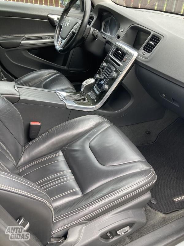 Grey Volvo V60 2013 in Vilnius, with an engine capacity of 2.40 L and mileage of 290 thousand km for 5849 €, photo 6 on AUTOMOTO.COM.LV