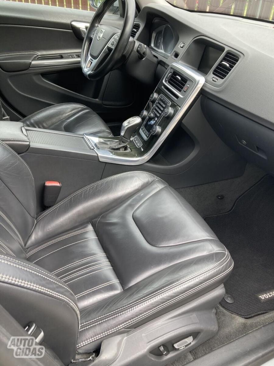 Grey Volvo V60 2013 in Vilnius, with an engine capacity of 2.40 L and mileage of 290 thousand km for 5849 €, photo 7 on AUTOMOTO.COM.LV