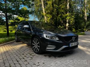 Pelēks Volvo V60 2013 Saldus, ar dzinēja tilpumu 1.60 L un nobraukumu 378 tūkst. km par 5500 €, foto  vietnē AUTOMOTO.COM.LV