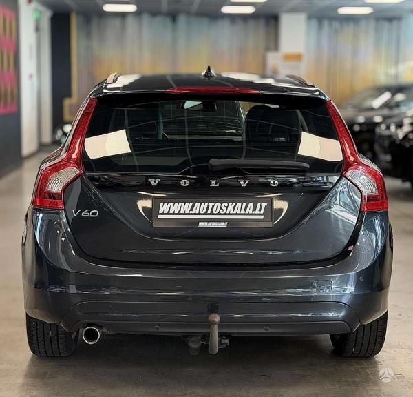 Pelēks Volvo V60 2013 Klaipėda, ar dzinēja tilpumu 1.56 L un nobraukumu 201 tūkst. km par 7750 €, foto 2 vietnē AUTOMOTO.COM.LV