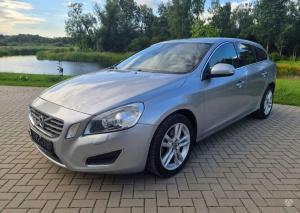 Pelēks Volvo V60 2013 Utena, ar dzinēja tilpumu 2.00 L un nobraukumu 265 tūkst. km par 6450 €, foto 3 vietnē AUTOMOTO.COM.LV