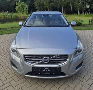 Pelēks Volvo V60 2013 Utena, ar dzinēja tilpumu 2.00 L un nobraukumu 265 tūkst. km par 6450 €, foto 4 vietnē AUTOMOTO.COM.LV