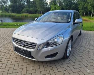 Pelēks Volvo V60 2013 Utena, ar dzinēja tilpumu 2.00 L un nobraukumu 265 tūkst. km par 6450 €, foto 5 vietnē AUTOMOTO.COM.LV