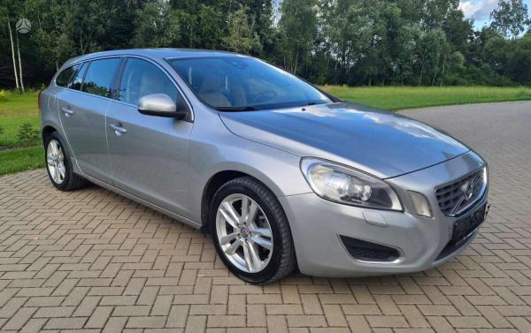 Pelēks Volvo V60 2013 Utena, ar dzinēja tilpumu 2.00 L un nobraukumu 265 tūkst. km par 6450 €, foto 5 vietnē AUTOMOTO.COM.LV