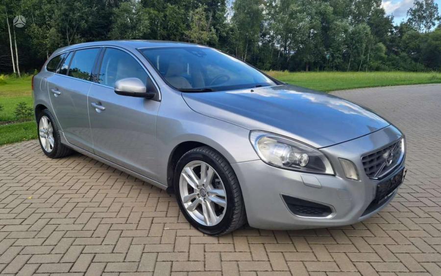 Pelēks Volvo V60 2013 Utena, ar dzinēja tilpumu 2.00 L un nobraukumu 265 tūkst. km par 6450 €, foto 6 vietnē AUTOMOTO.COM.LV