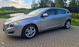 Pelēks Volvo V60 2013 Utena, ar dzinēja tilpumu 2.00 L un nobraukumu 265 tūkst. km par 6450 €, foto 7 vietnē AUTOMOTO.COM.LV