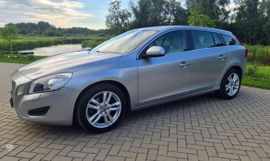 Pelēks Volvo V60 2013 Utena, ar dzinēja tilpumu 2.00 L un nobraukumu 265 tūkst. km par 6450 €, foto 7 vietnē AUTOMOTO.COM.LV