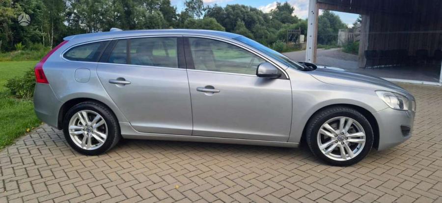 Pelēks Volvo V60 2013 Utena, ar dzinēja tilpumu 2.00 L un nobraukumu 265 tūkst. km par 6450 €, foto 8 vietnē AUTOMOTO.COM.LV