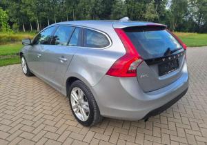Pelēks Volvo V60 2013 Utena, ar dzinēja tilpumu 2.00 L un nobraukumu 265 tūkst. km par 6450 €, foto 9 vietnē AUTOMOTO.COM.LV