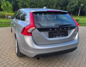 Pelēks Volvo V60 2013 Utena, ar dzinēja tilpumu 2.00 L un nobraukumu 265 tūkst. km par 6450 €, foto 10 vietnē AUTOMOTO.COM.LV